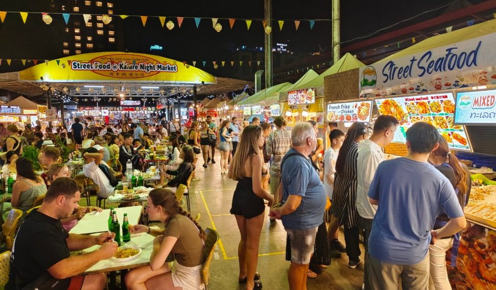 Chiang Mai Night Bazaar Through Vibrant Scenes